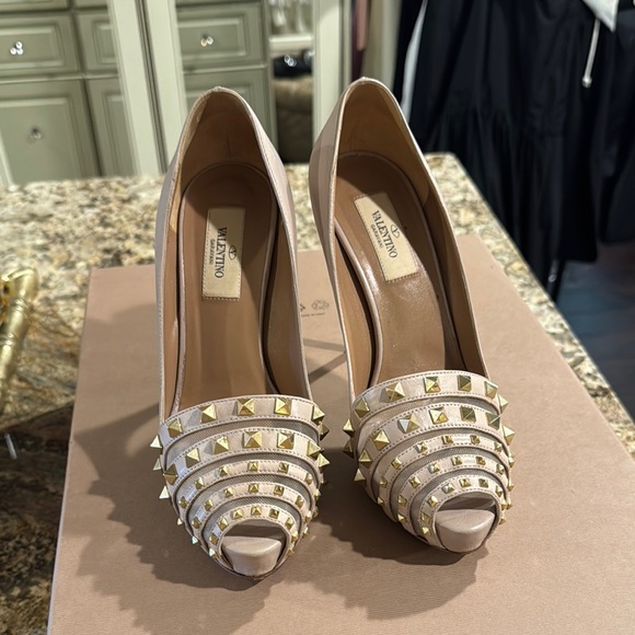 Valentino | Shoes | Valentino Womens Peeptoe Studded Heels Cream | Poshmark